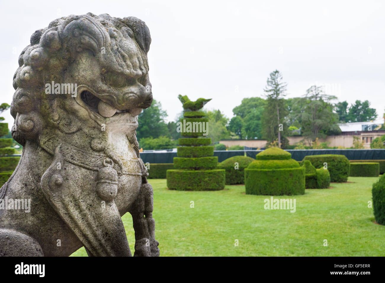 Botanical topiary hi-res stock photography and images - Alamy