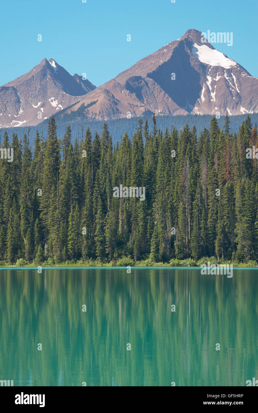 Emerald lake landscape hi-res stock photography and images - Alamy