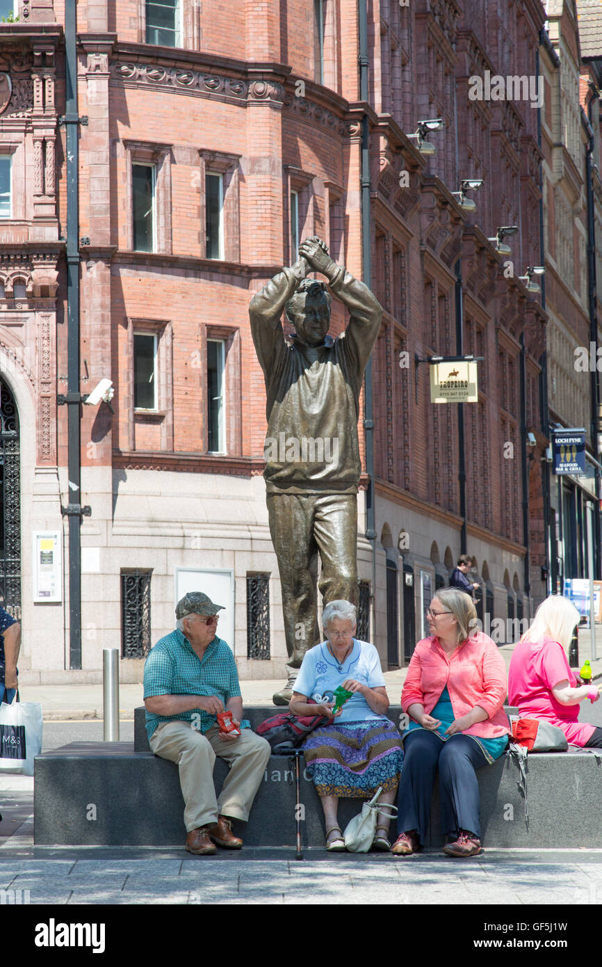 Brian Clough statue, Nottingham city centre Stock Photo - Alamy
