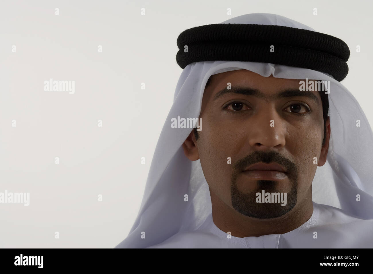 Profile emirati man hi-res stock photography and images - Alamy