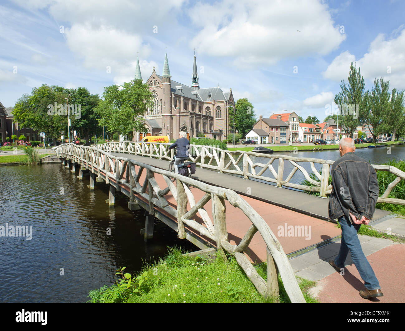 People walking across bridge hi-res stock photography and images - Alamy