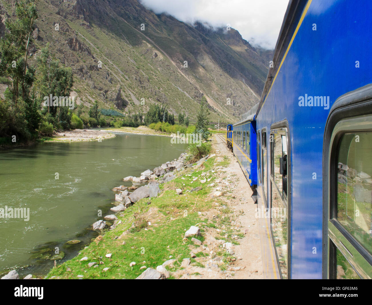 The PeruRail en-route to Machu Picchu Stock Photo - Alamy