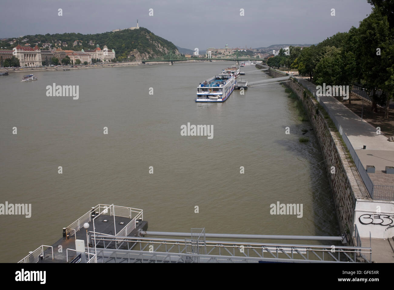 Petofi bridge budapest hi-res stock photography and images - Alamy