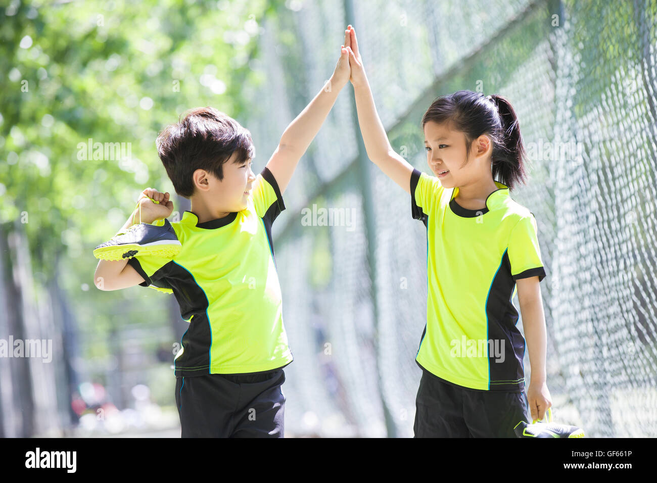 Boys high fiving hi-res stock photography and images - Alamy
