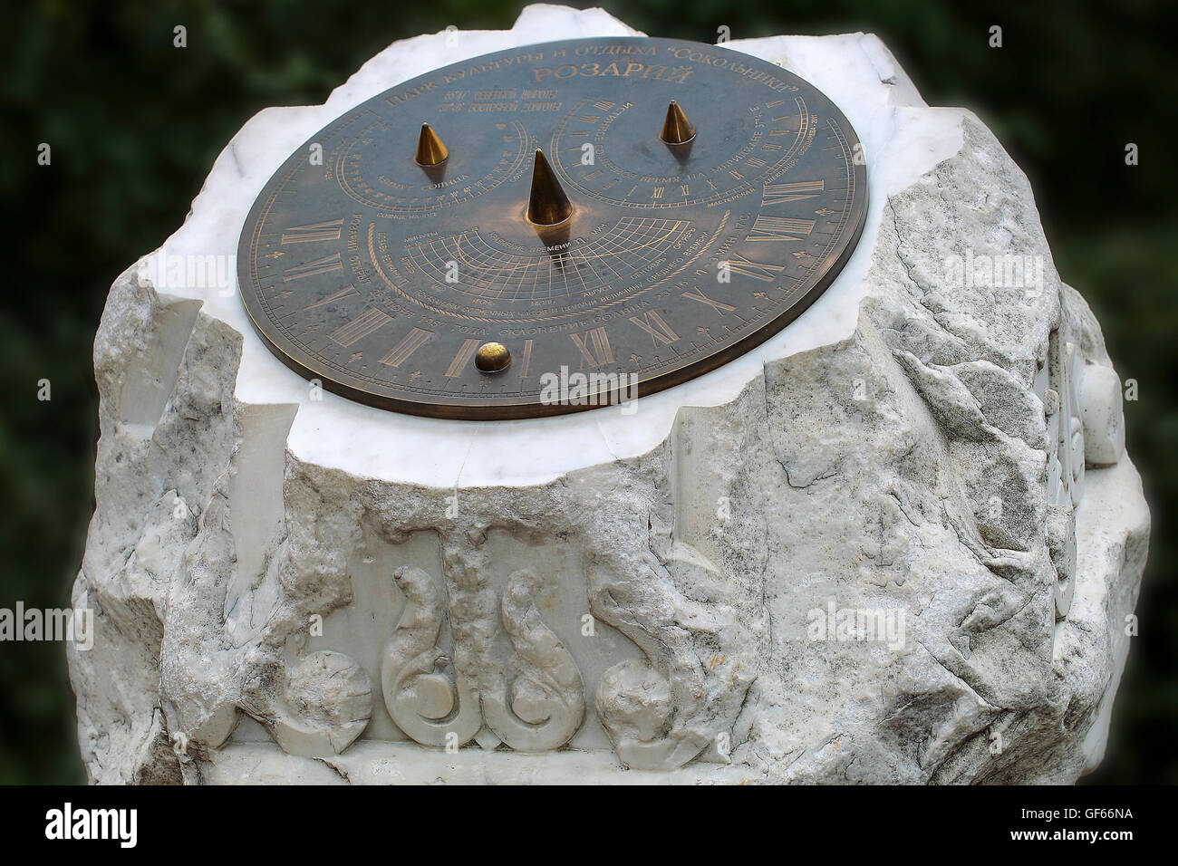 Ancient sundial clock hi-res stock photography and images - Alamy