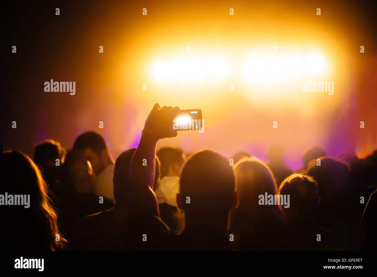 Man stage crowd hi-res stock photography and images - Alamy