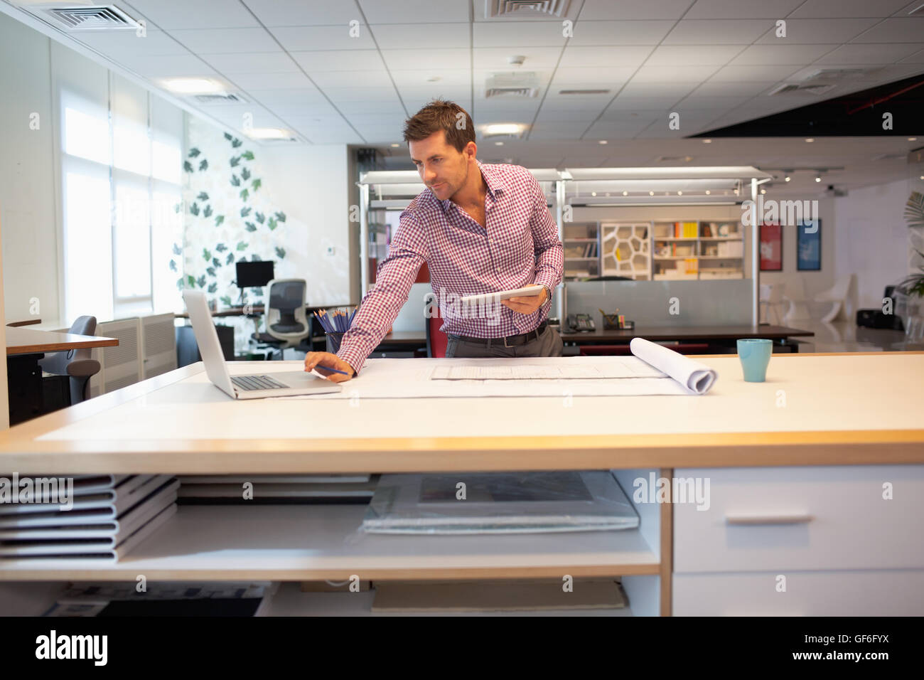 Man woman ice cream office hi-res stock photography and images - Alamy