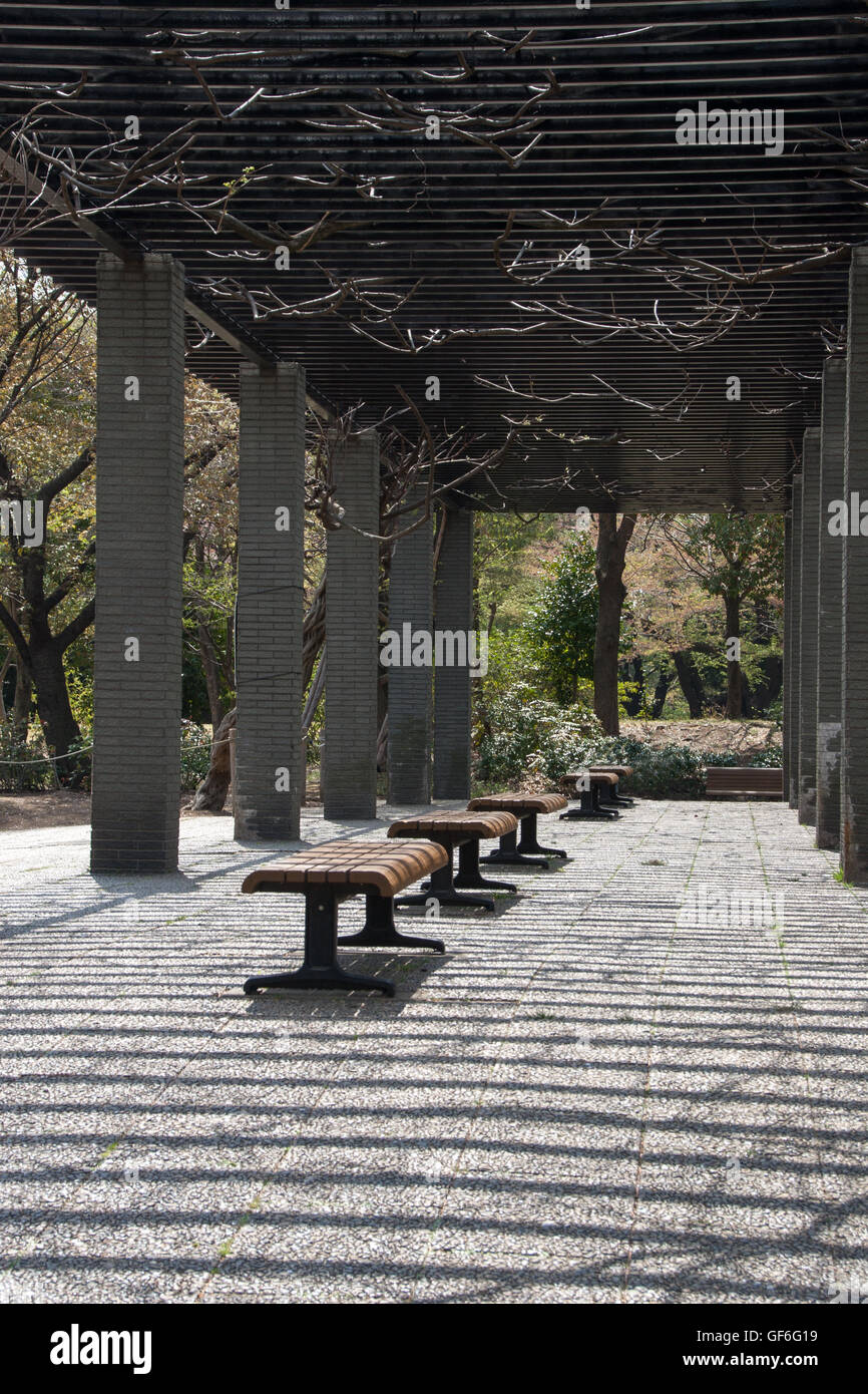 Empty bench hi-res stock photography and images - Alamy