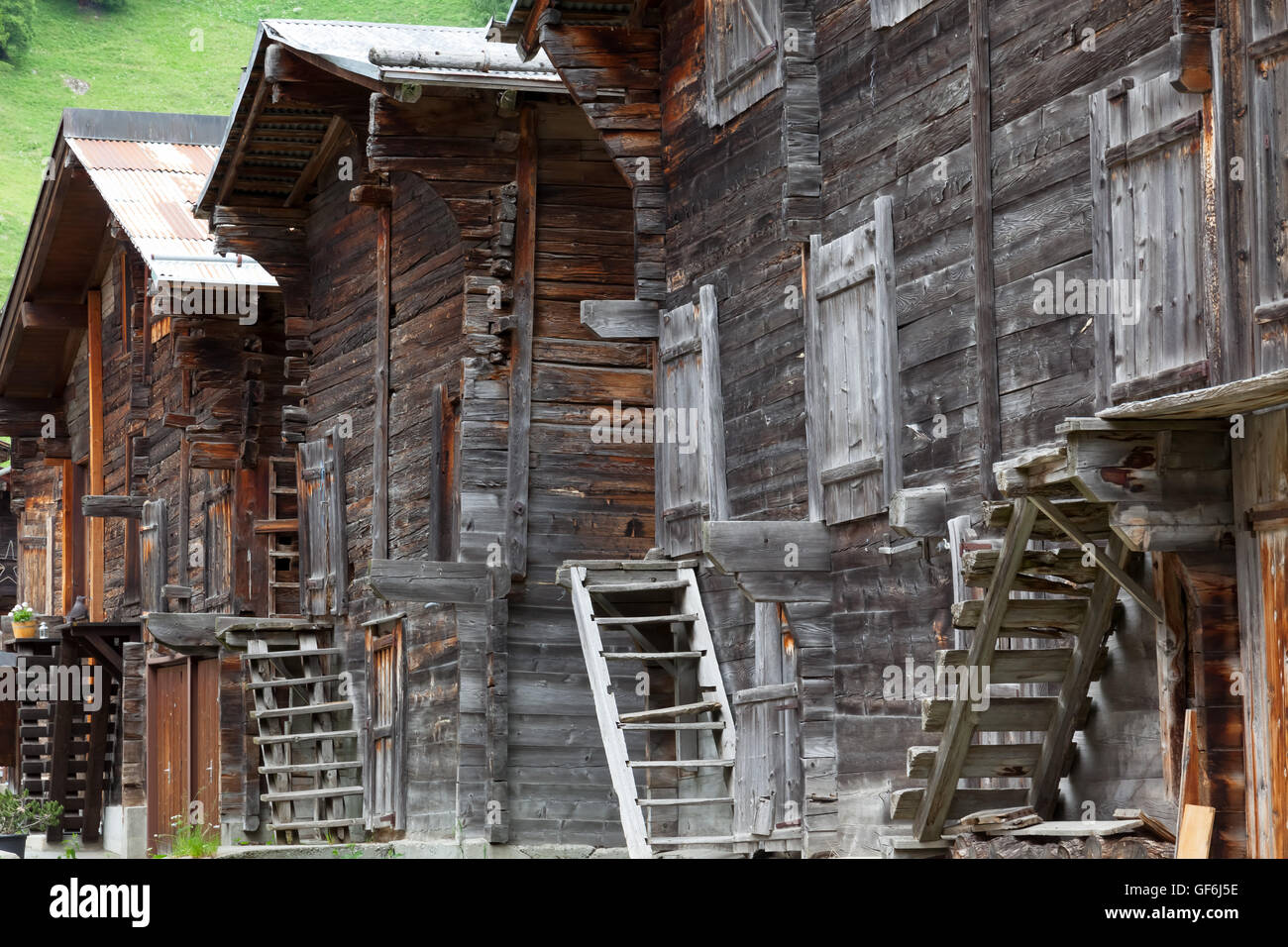 Traditional swiss chalet hi-res stock photography and images - Alamy