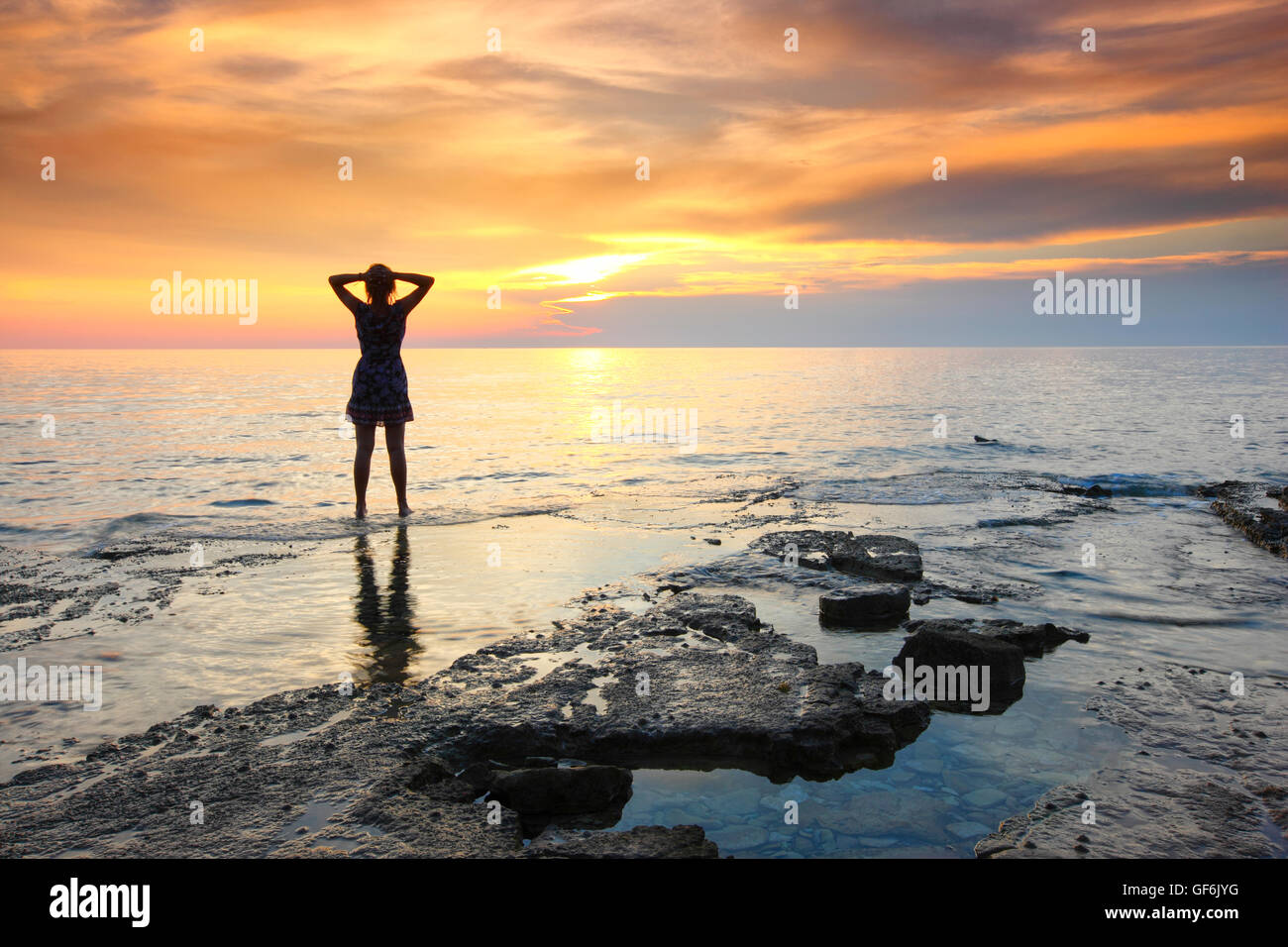 Woman shore beach sky sunset beach hi-res stock photography and images ...