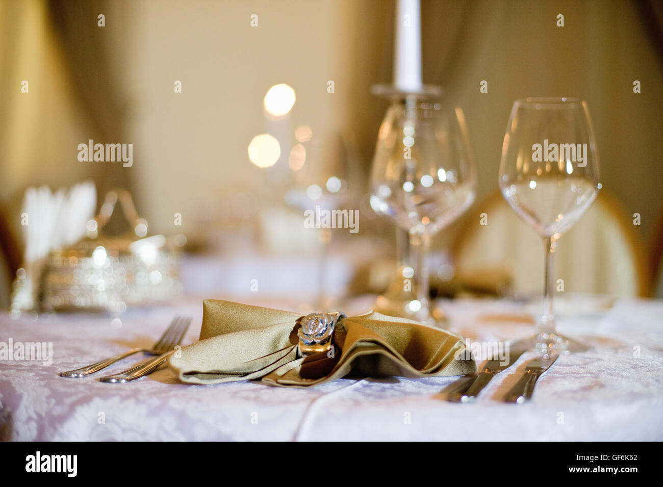 Table set for one restaurant hi-res stock photography and images - Alamy