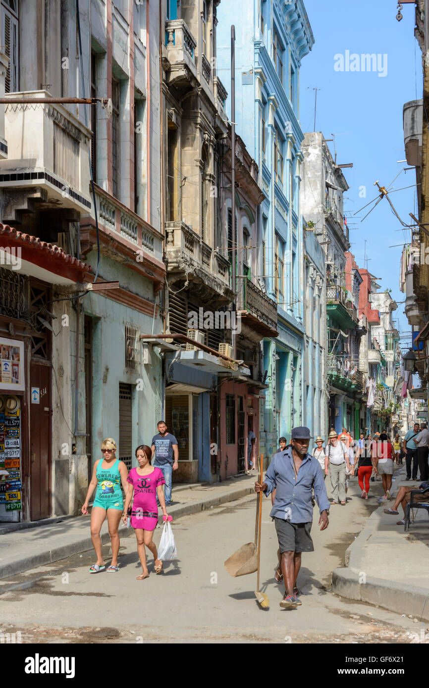 Cuban street scene hi-res stock photography and images - Alamy