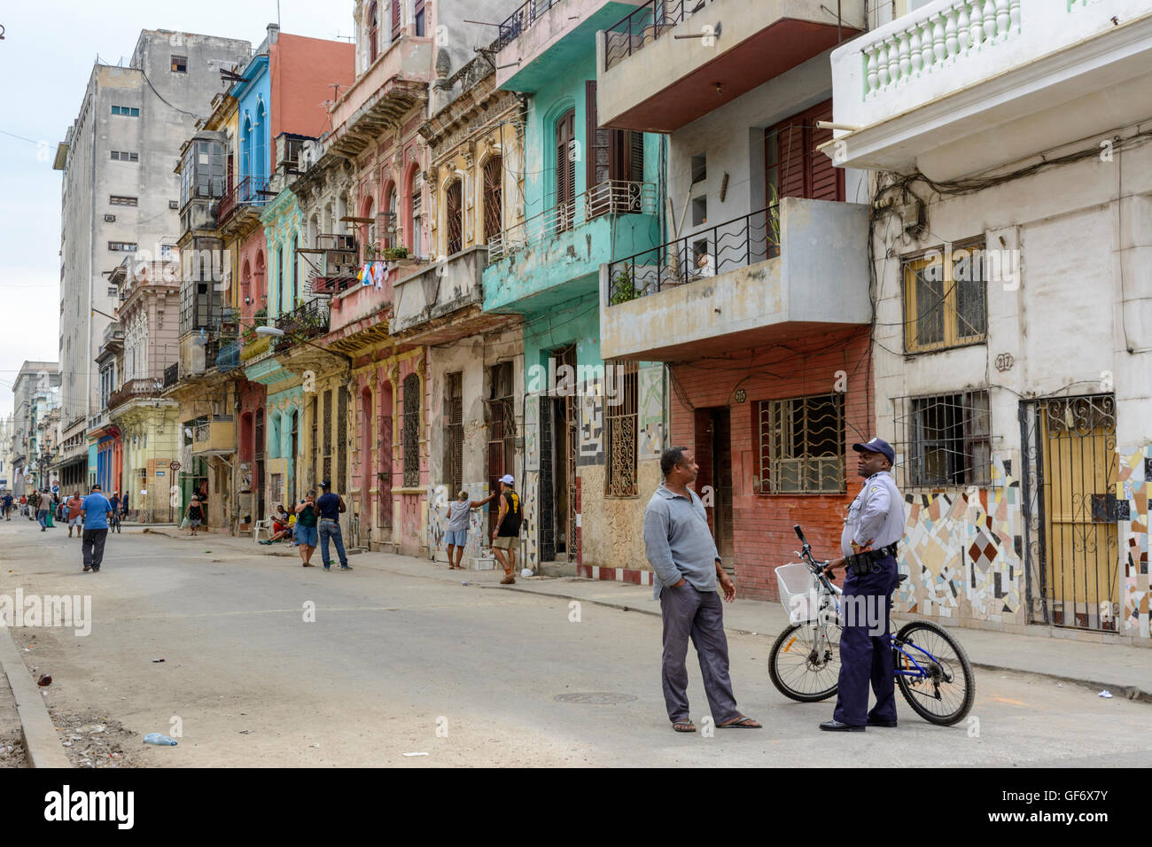 Cuban policeman hi-res stock photography and images - Alamy