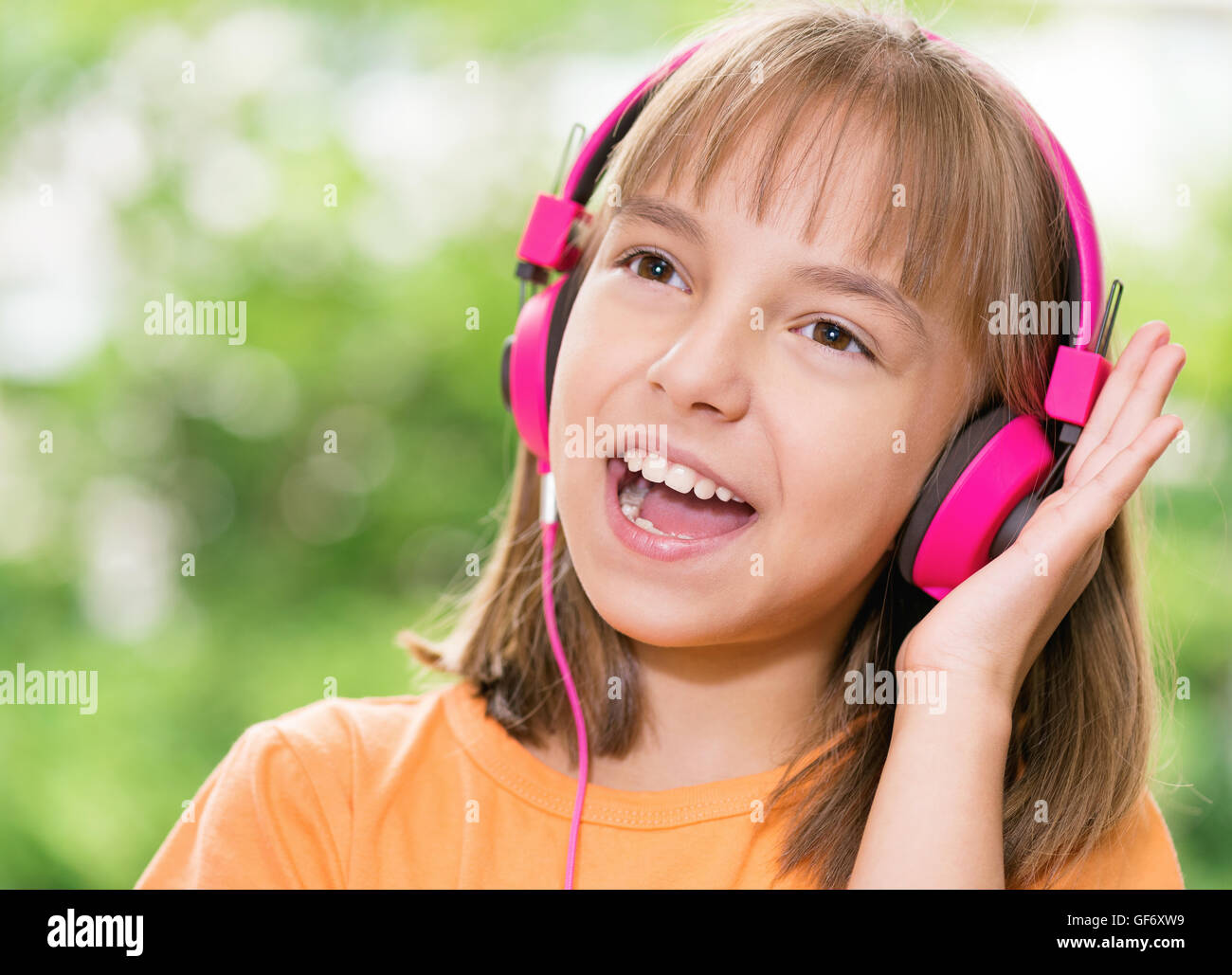 Girl with headphones Stock Photo - Alamy