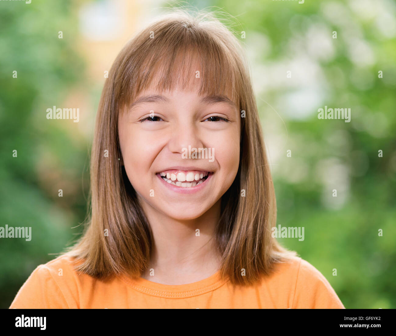 Smiling up at hi-res stock photography and images - Alamy