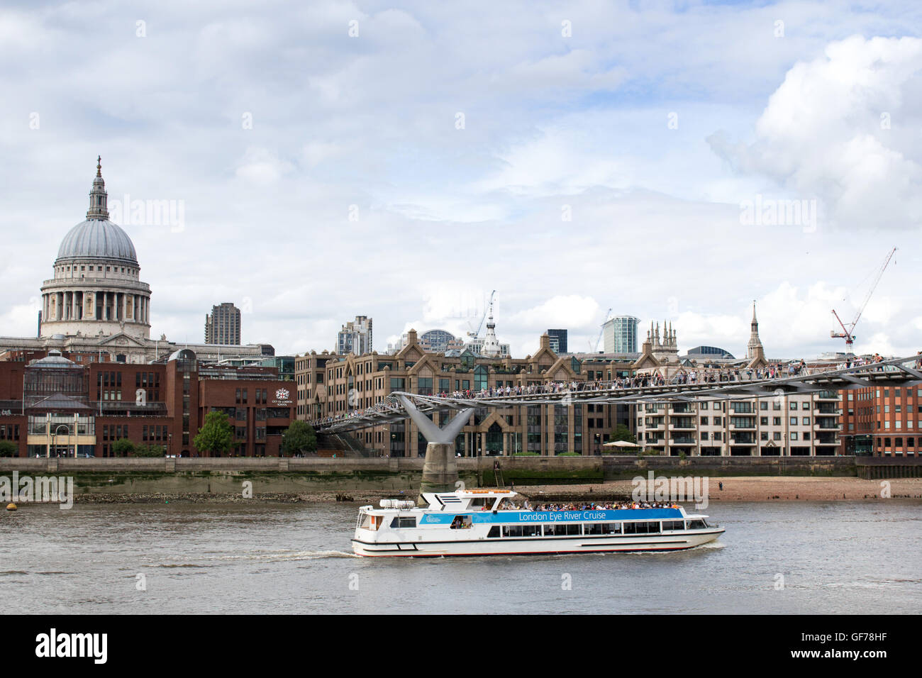 St pauls across river thames hi-res stock photography and images - Alamy
