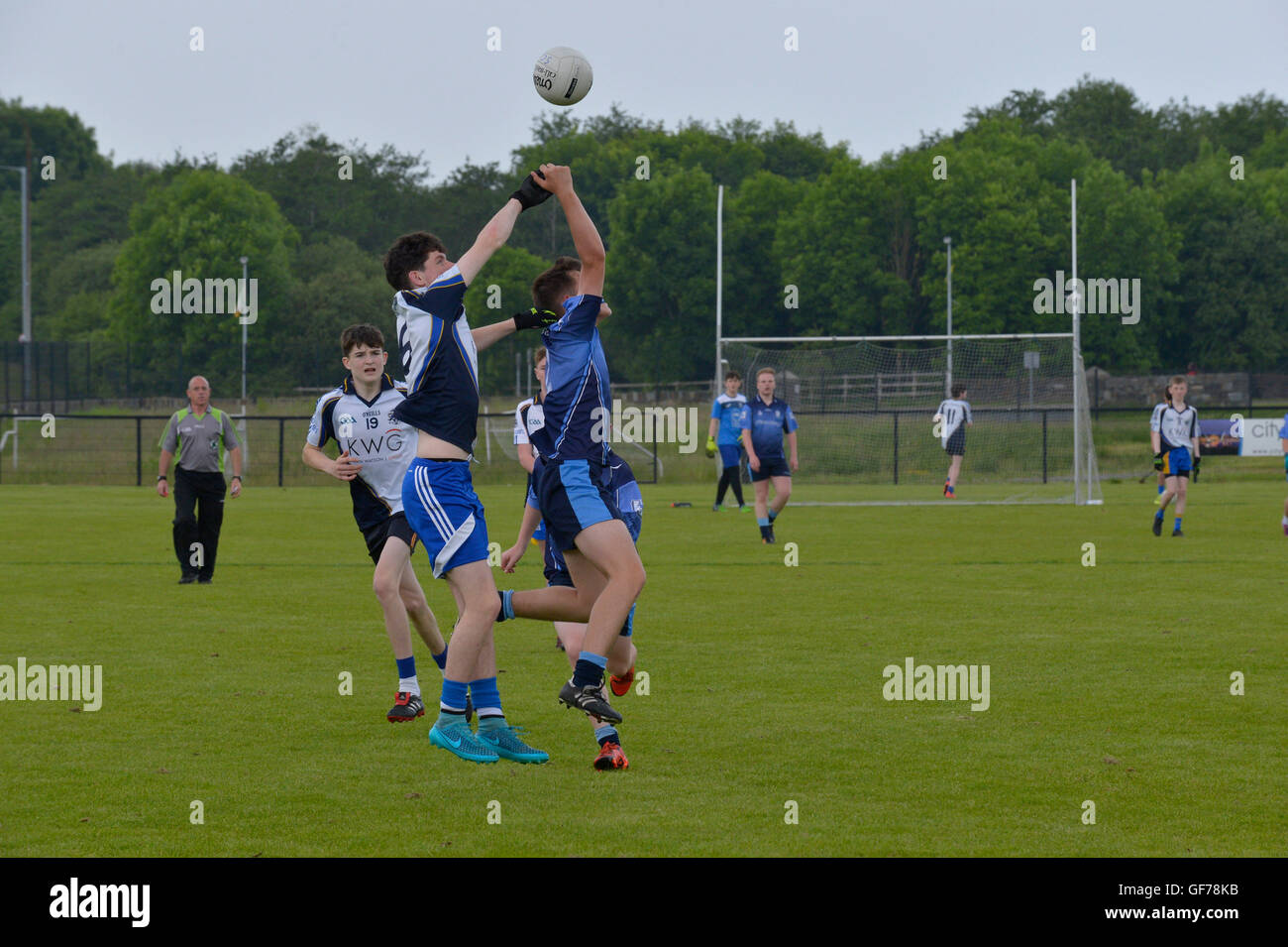Schoolboys football hi-res stock photography and images - Alamy