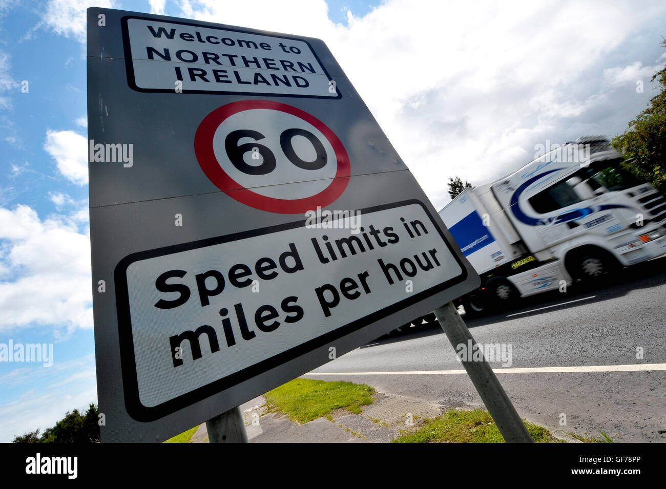 Speed limit sign northern ireland hi-res stock photography and images ...