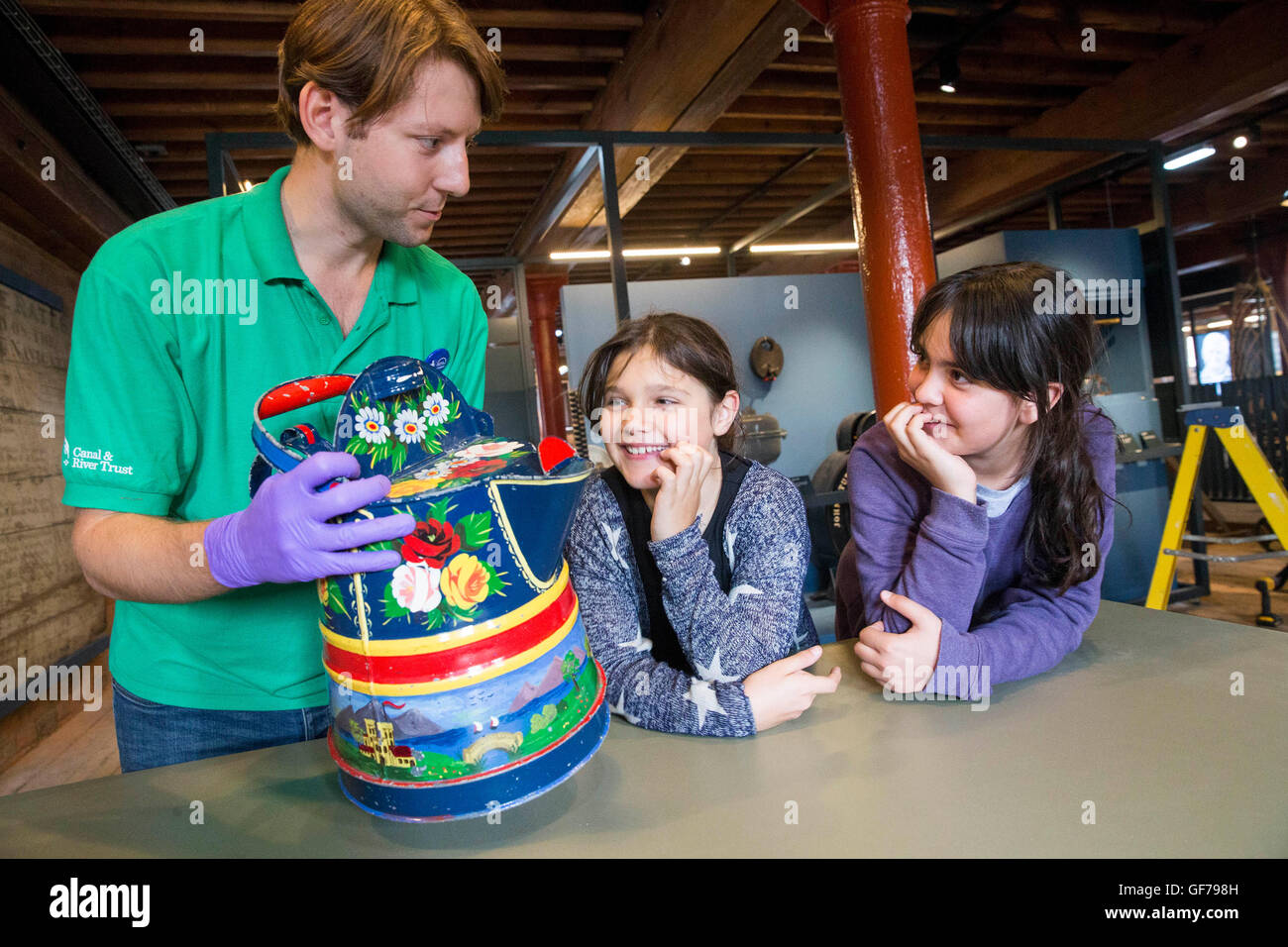 EDITORIAL USE ONLY David Wilkinson shows Rosie Jones, 8, and Roxy ...