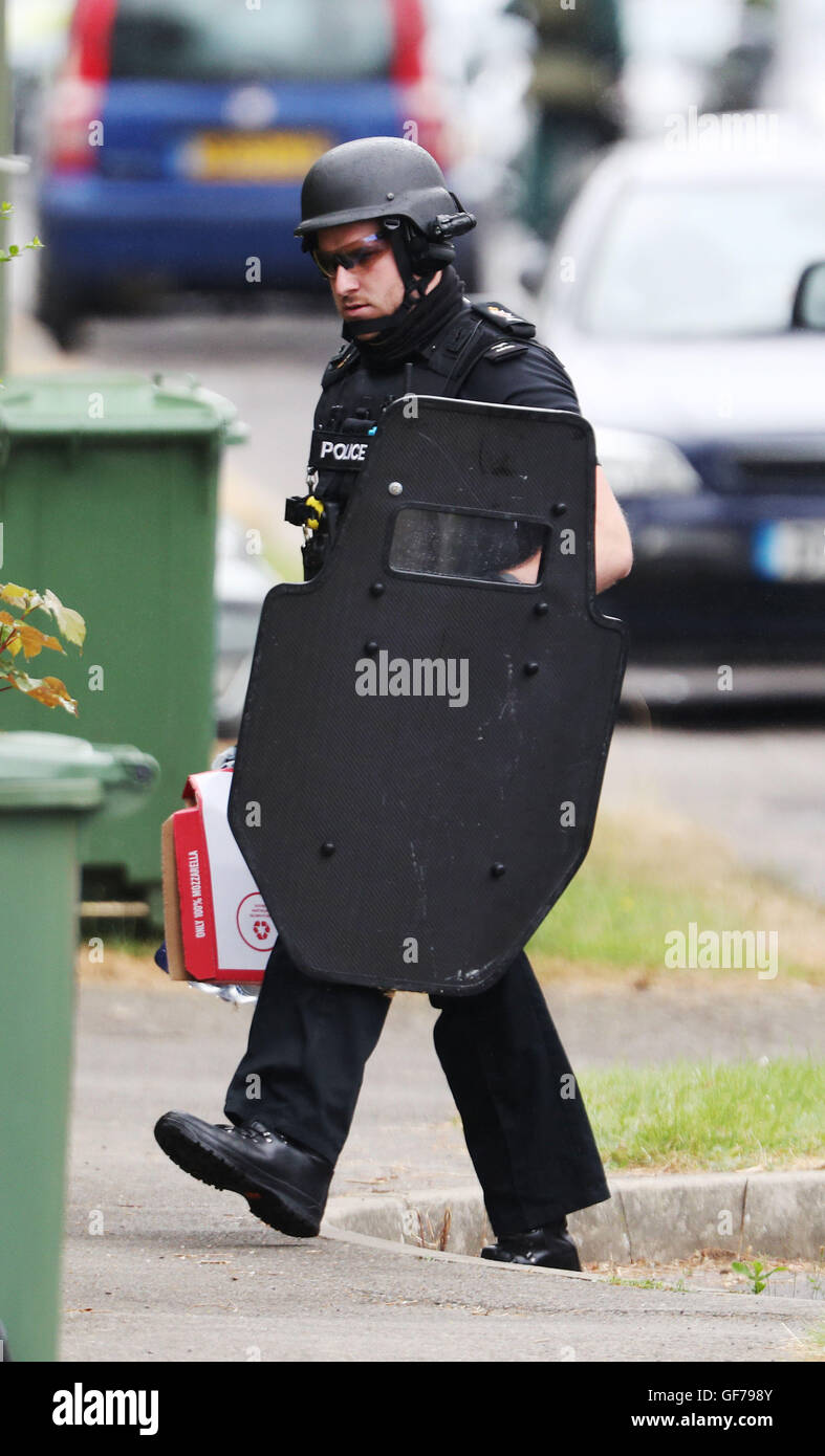 Police dawn raid uk hi-res stock photography and images - Alamy