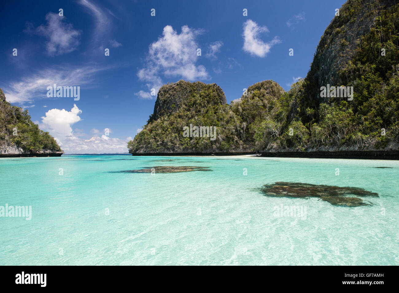 Coral bommies hi-res stock photography and images - Alamy