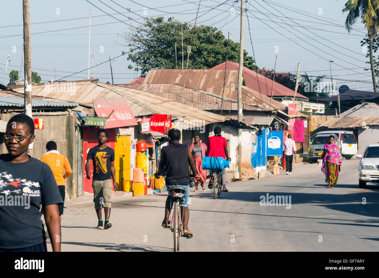 Street scene, Msasani, Dar-es-Salaam, Tanzania Stock Photo - Alamy