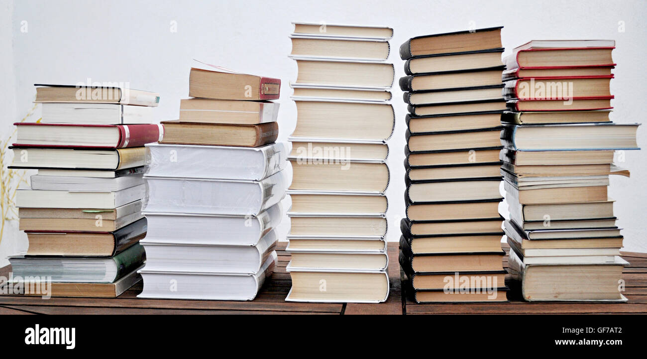 Piles of books hi-res stock photography and images - Alamy