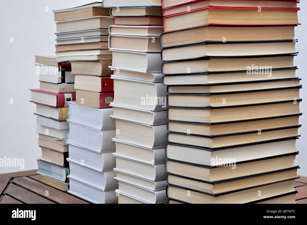 Piles Of Books High Resolution Stock Photography and Images - Alamy
