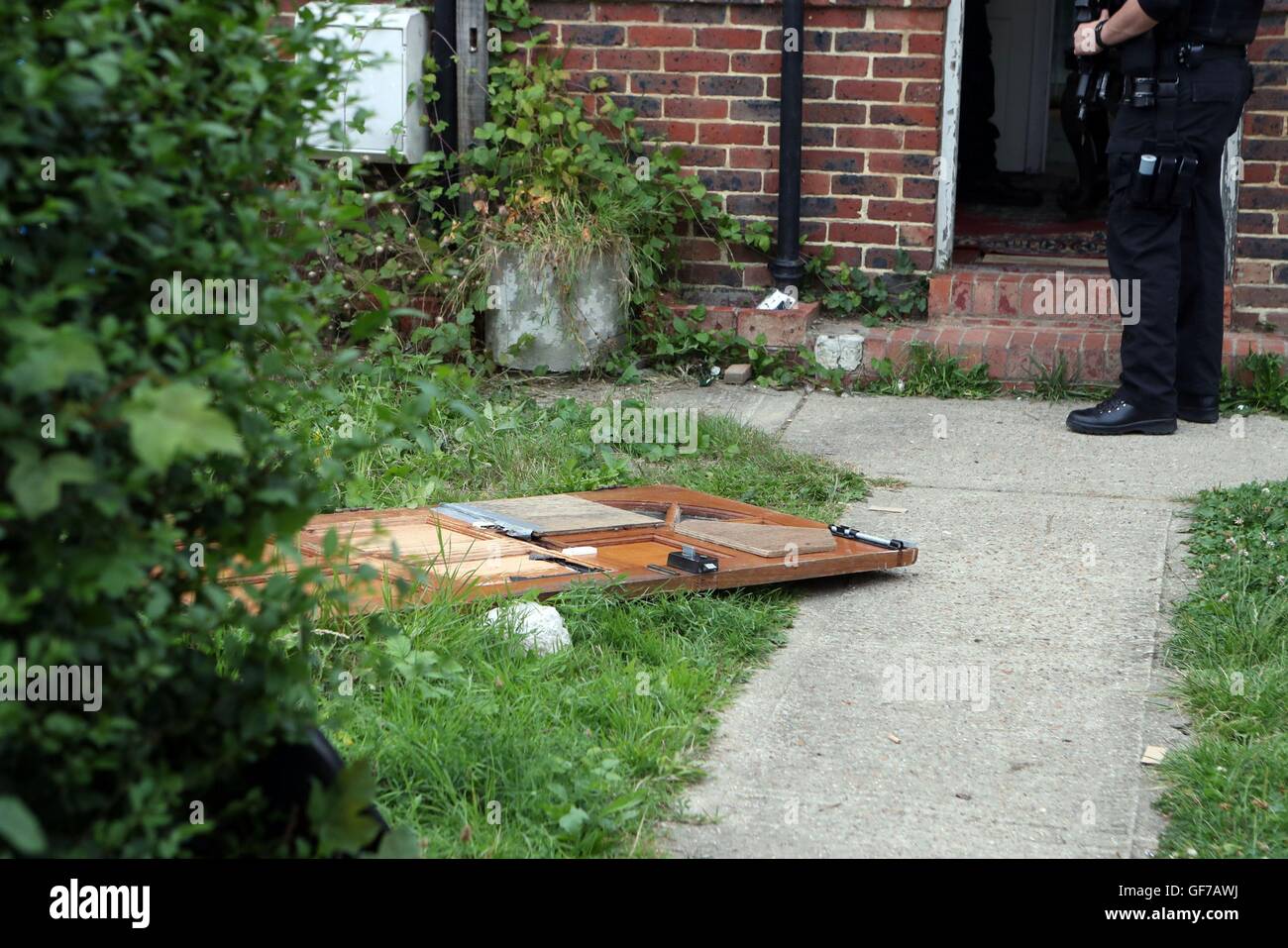 Police raid house uk hi-res stock photography and images - Alamy