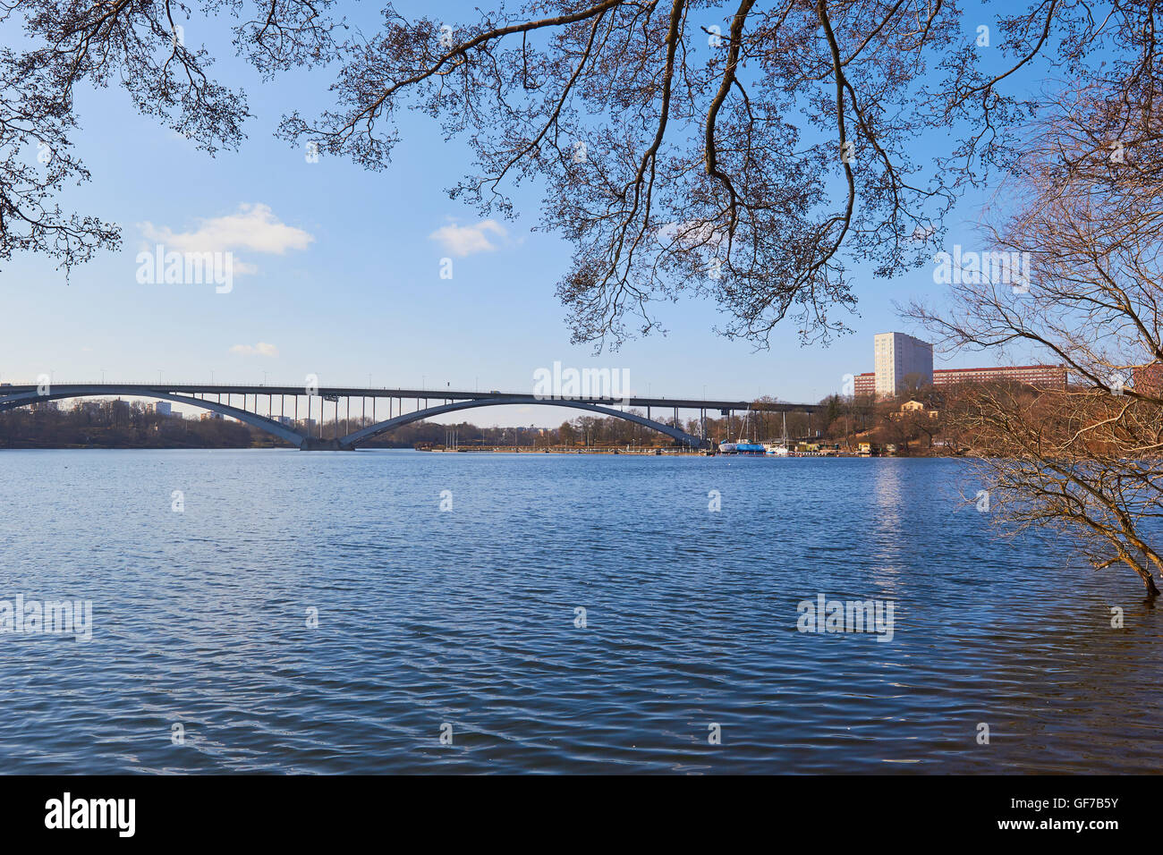 Vasterbron Bridge (Western Bridge) crossing Riddarfjarden Kungsholmen ...