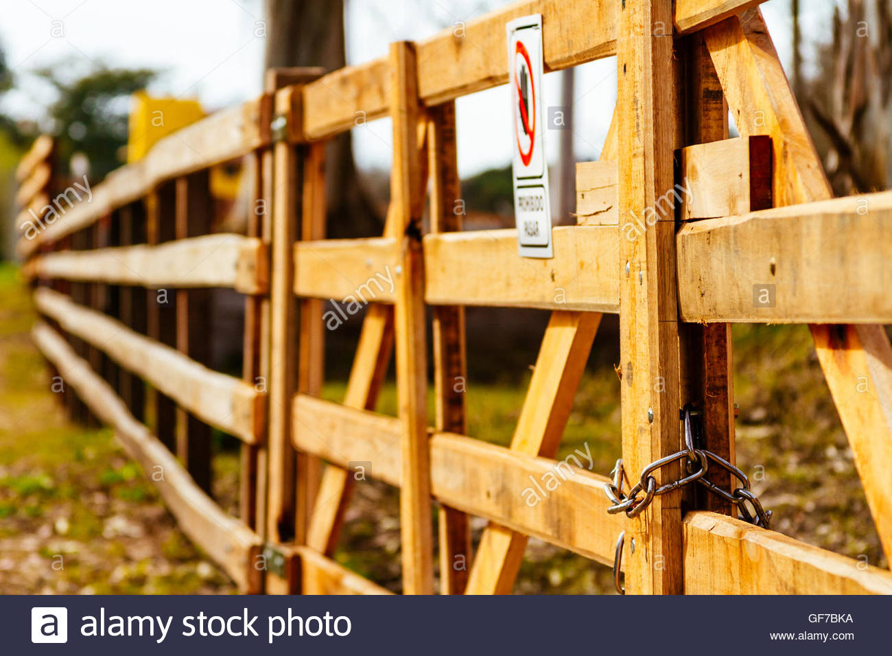 Old Gate With Closed Sign Stock Photos & Old Gate With Closed Sign ...