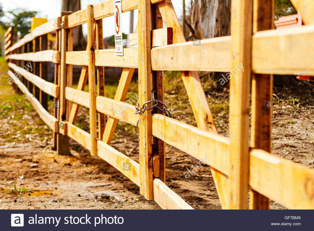 Old Gate With Closed Sign Stock Photos & Old Gate With Closed Sign ...