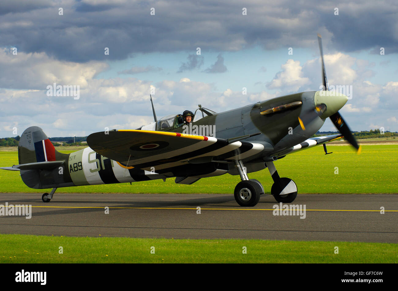 Vickers Supermarine Spitfire Vb, AB910, at Duxford Stock Photo - Alamy