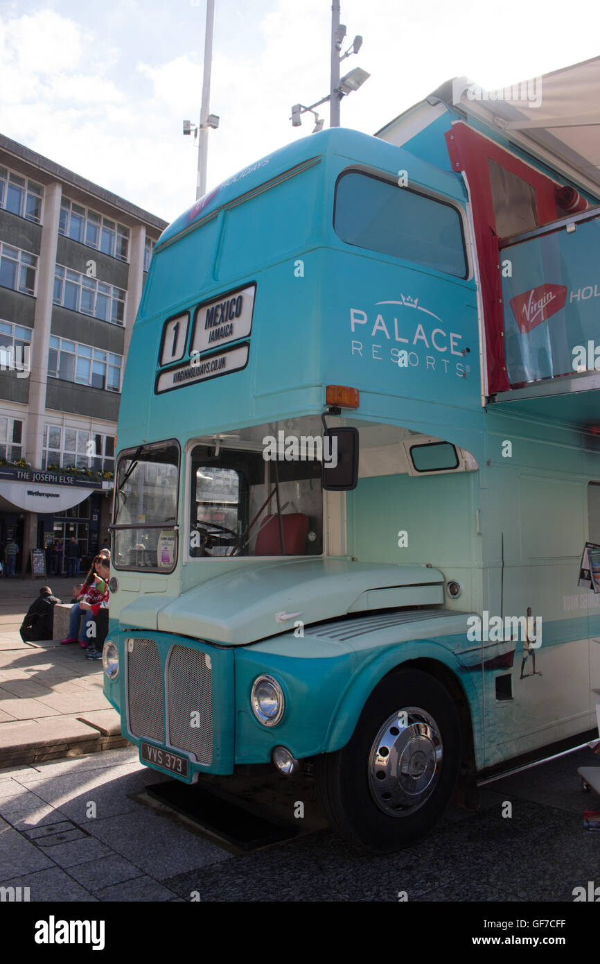 Bus in nottingham hi-res stock photography and images - Alamy