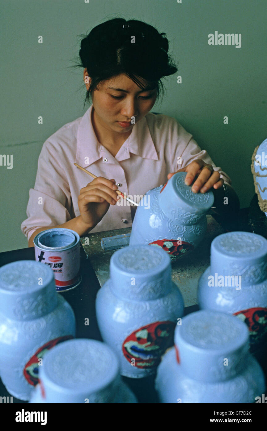China factory 1980s hi-res stock photography and images - Alamy