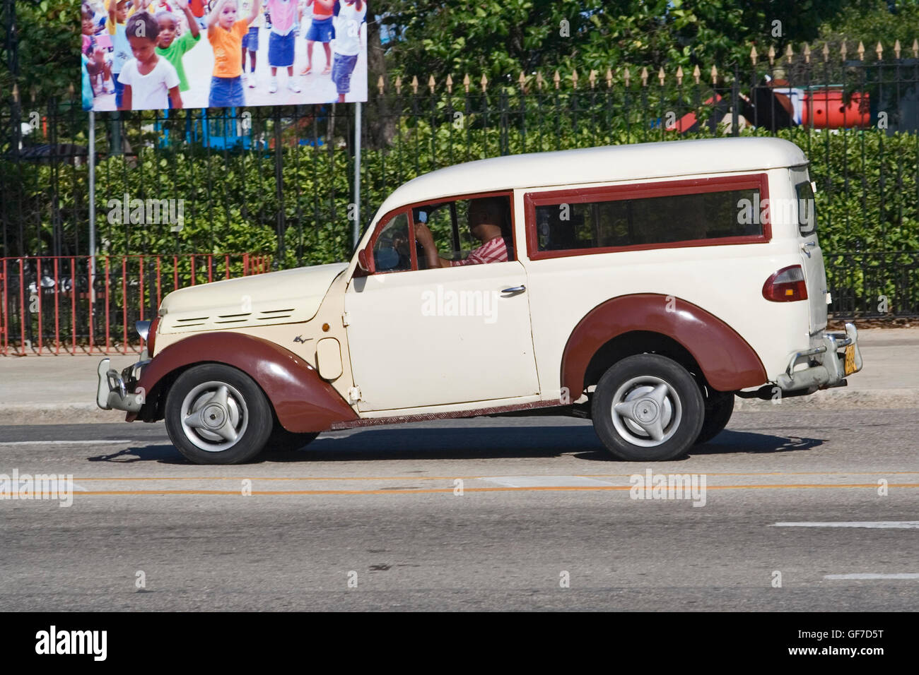 Cuban Antique cars Stock Photo - Alamy