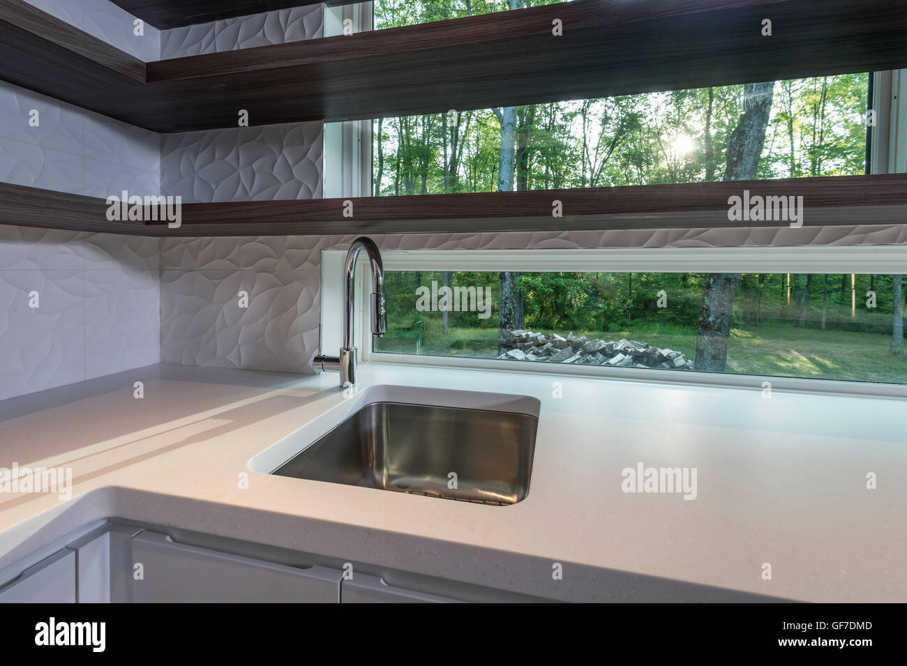 Empty White Modern Kitchen Stock Photo - Alamy
