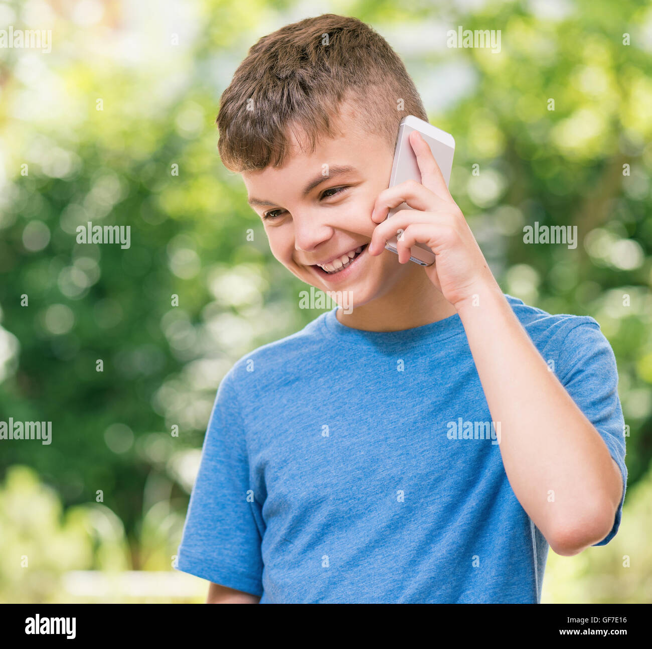Teen boy with phone Stock Photo - Alamy