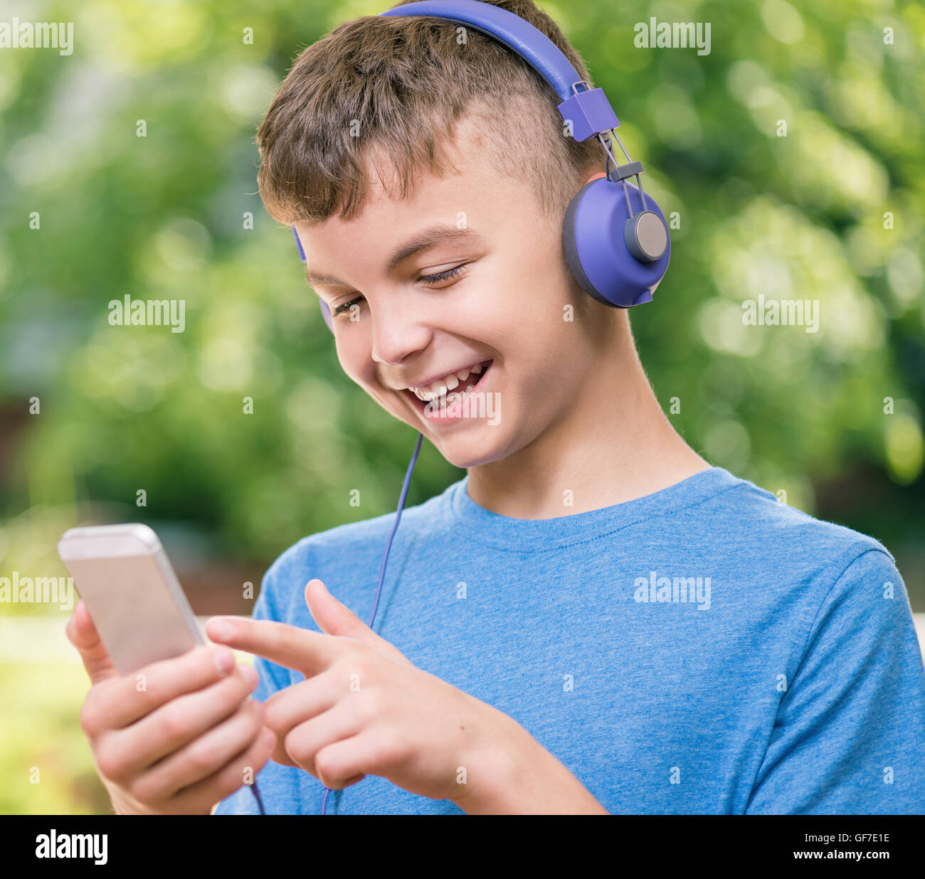 Teen boy with phone Stock Photo - Alamy