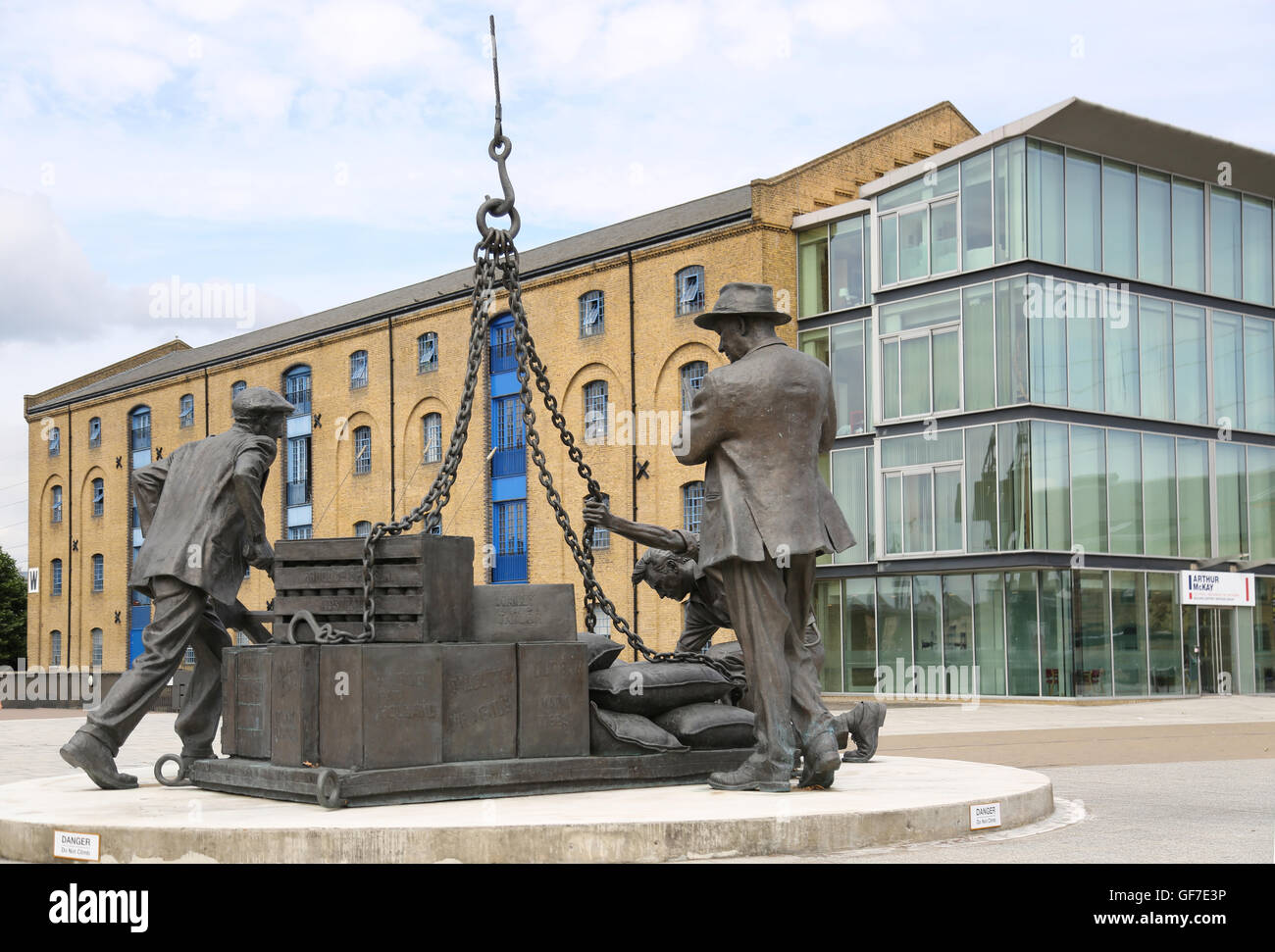 Victorian dock workers hi-res stock photography and images - Alamy