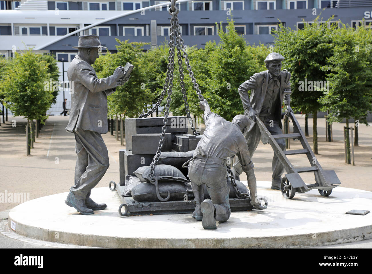 'Landed' a bronze sculpture by Les Johnson next to London's Royal ...