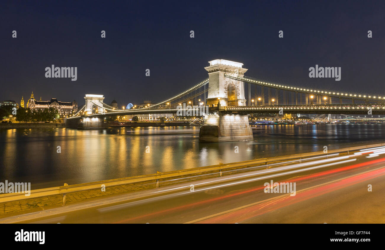 Illuminated chain bridge traces hi-res stock photography and images - Alamy