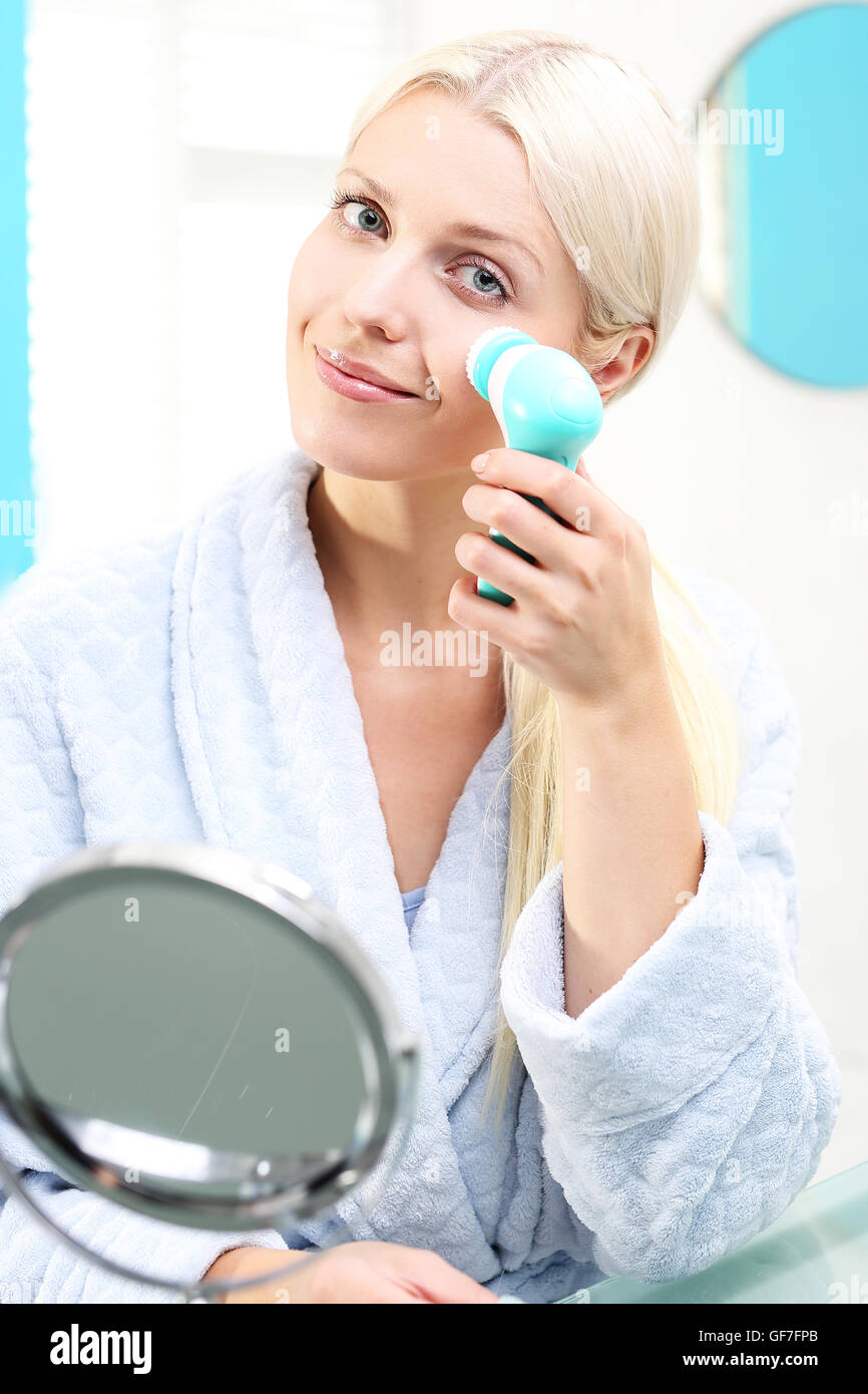 Face washing hi-res stock photography and images - Alamy
