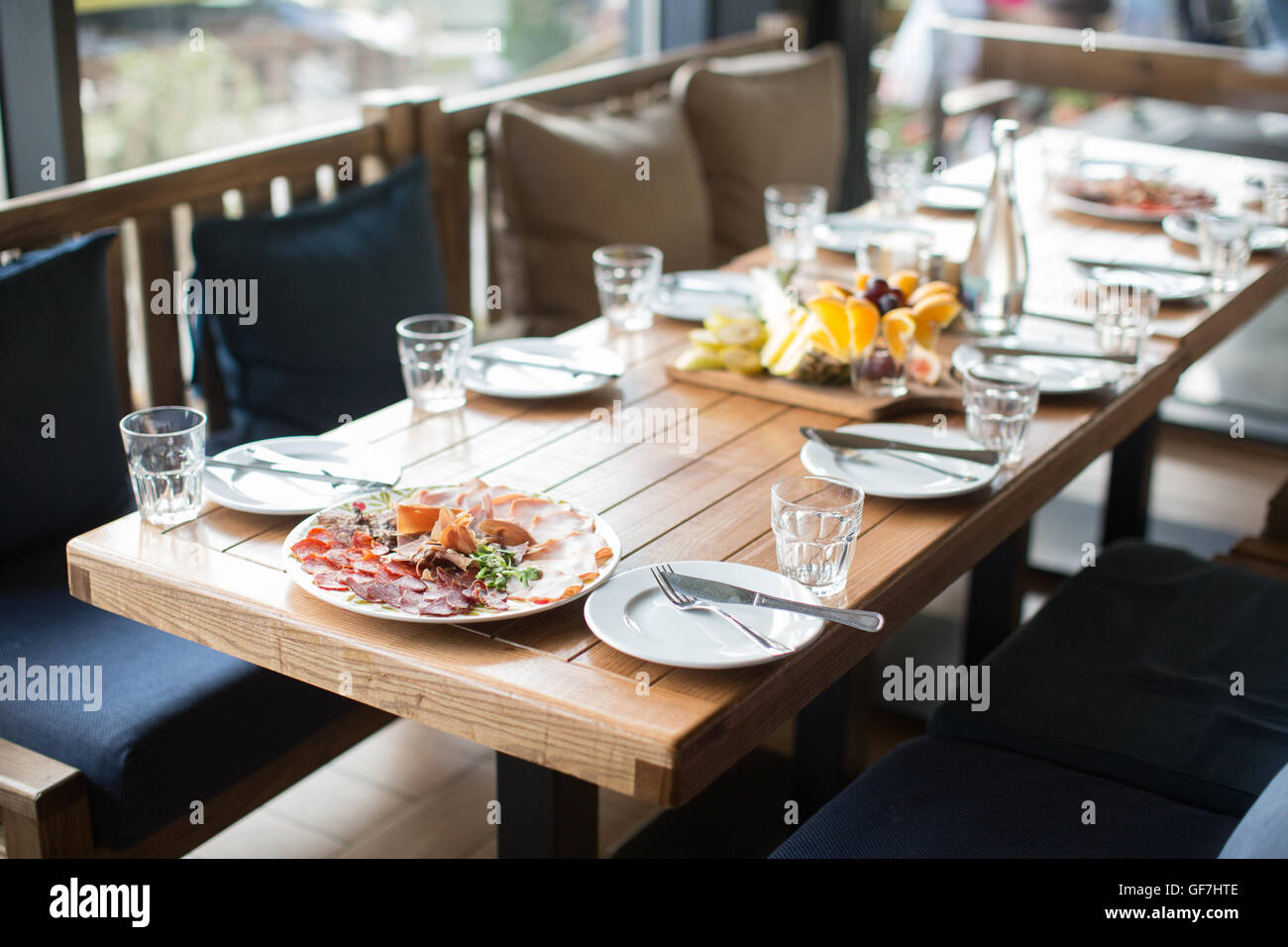 Banquet wedding table setting glass on evening reception Stock Photo ...