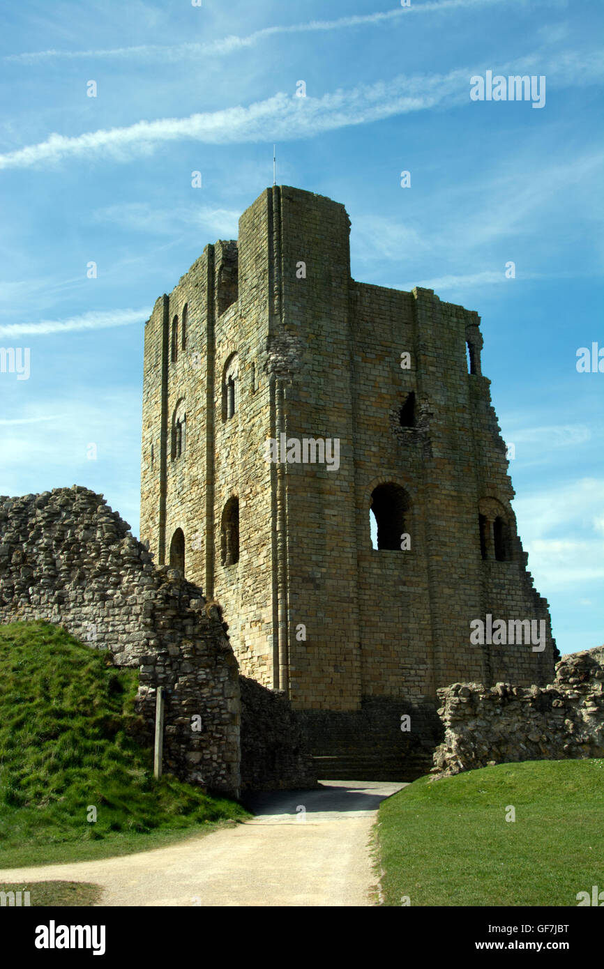 YORKSHIRE; SCARBOROUGH; CASTLE KEEP Stock Photo - Alamy