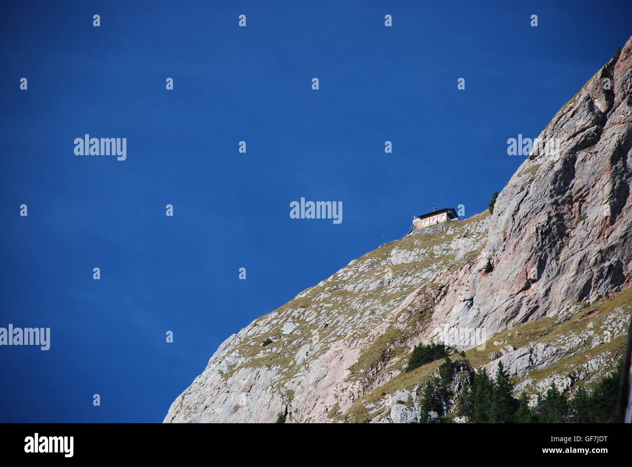 House isolated cliff hi-res stock photography and images - Alamy