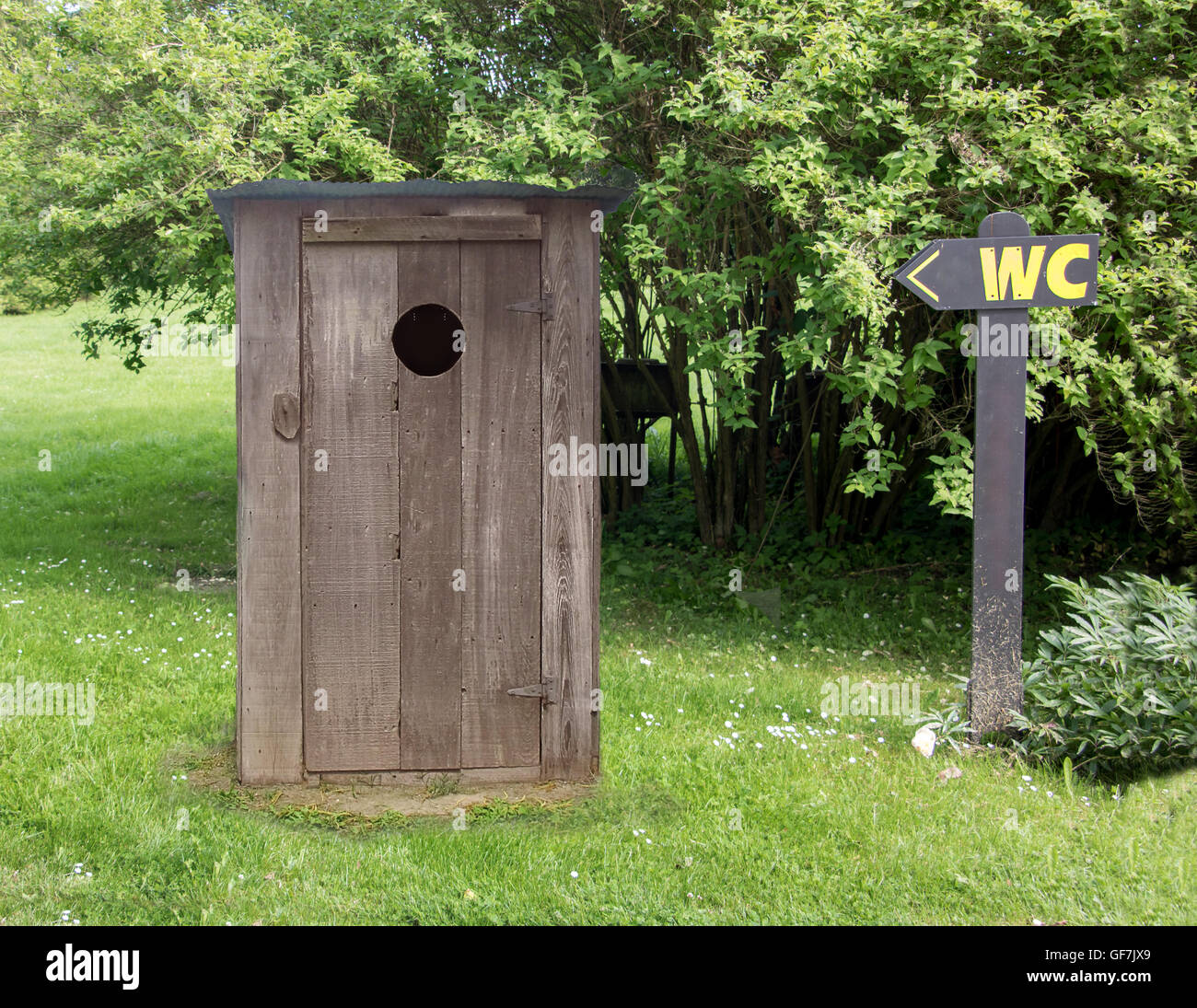 Small wooden outdoors toilet in nature Stock Photo - Alamy