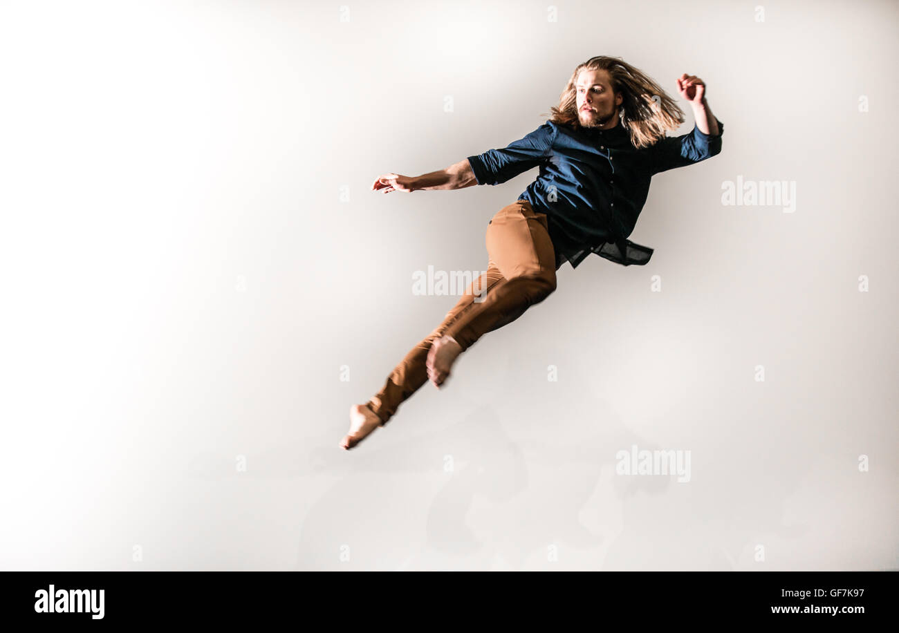 Dancer jump hi-res stock photography and images - Alamy