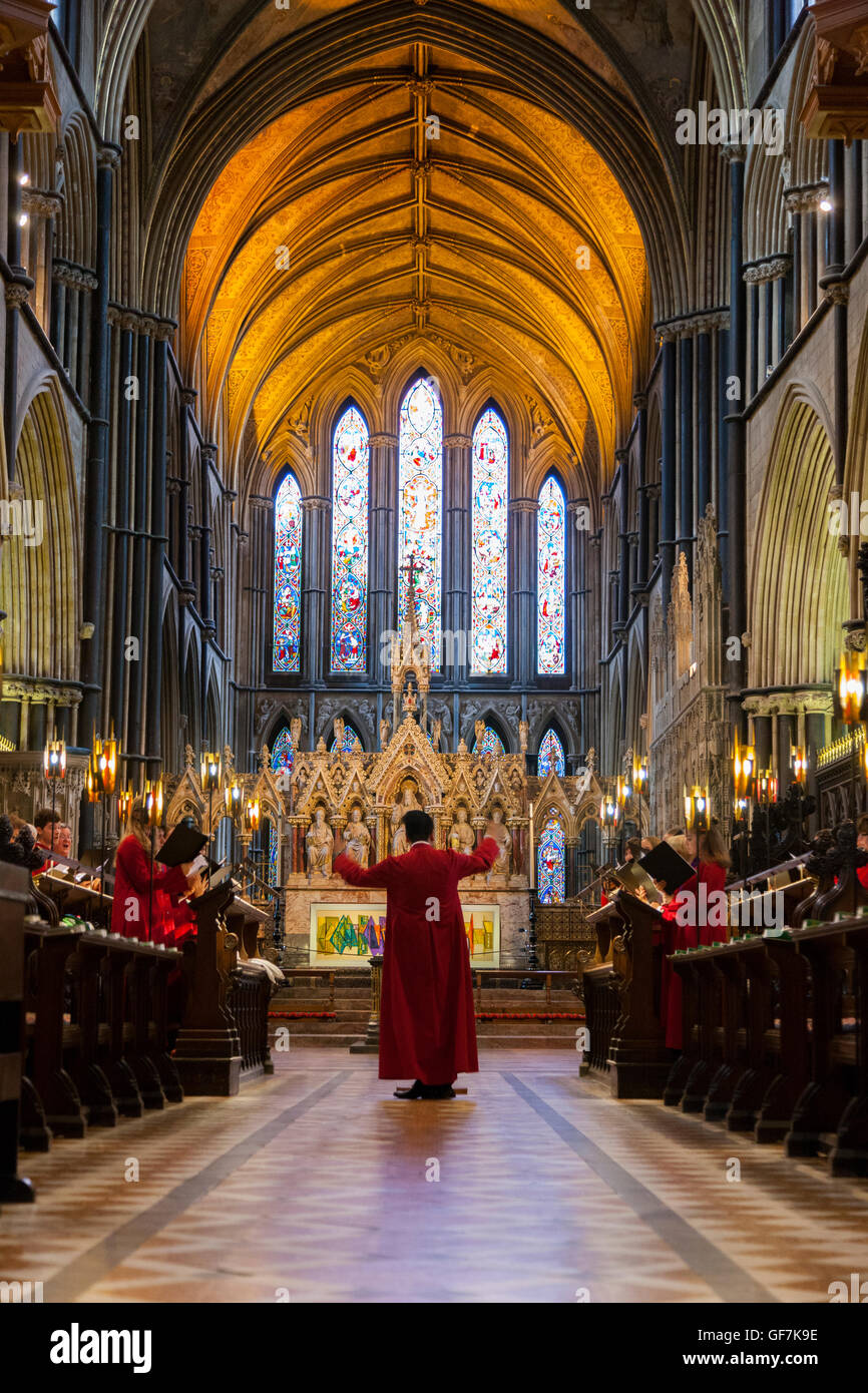 Cathedral church choir singing hi-res stock photography and images - Alamy