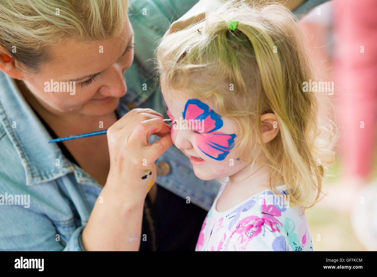 Childs painted face hi-res stock photography and images - Alamy